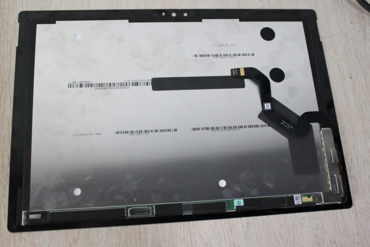 Surface Pro 4拆解&换硬盘 | Augix