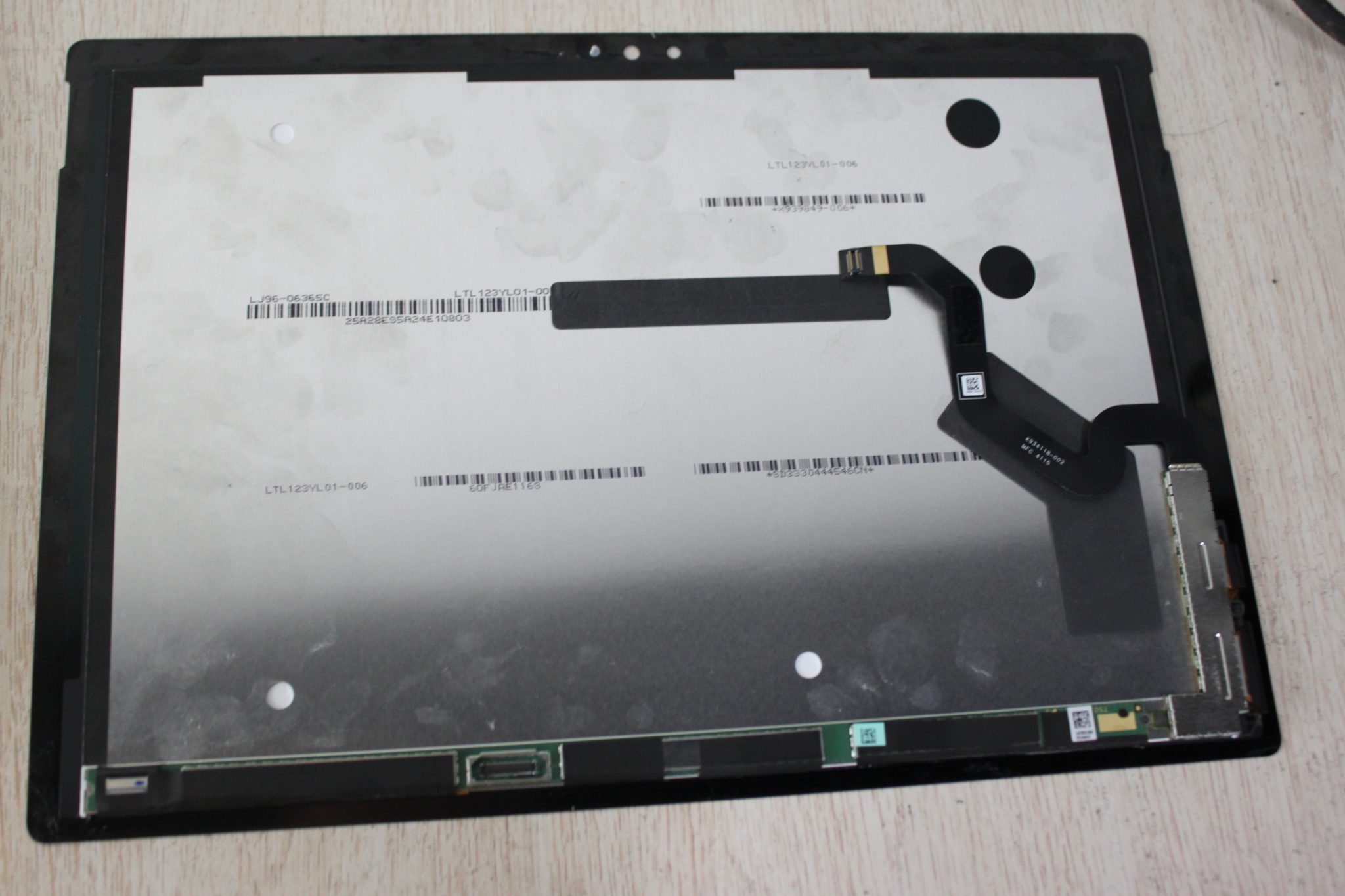 Surface Pro 4拆解&换硬盘 | Augix