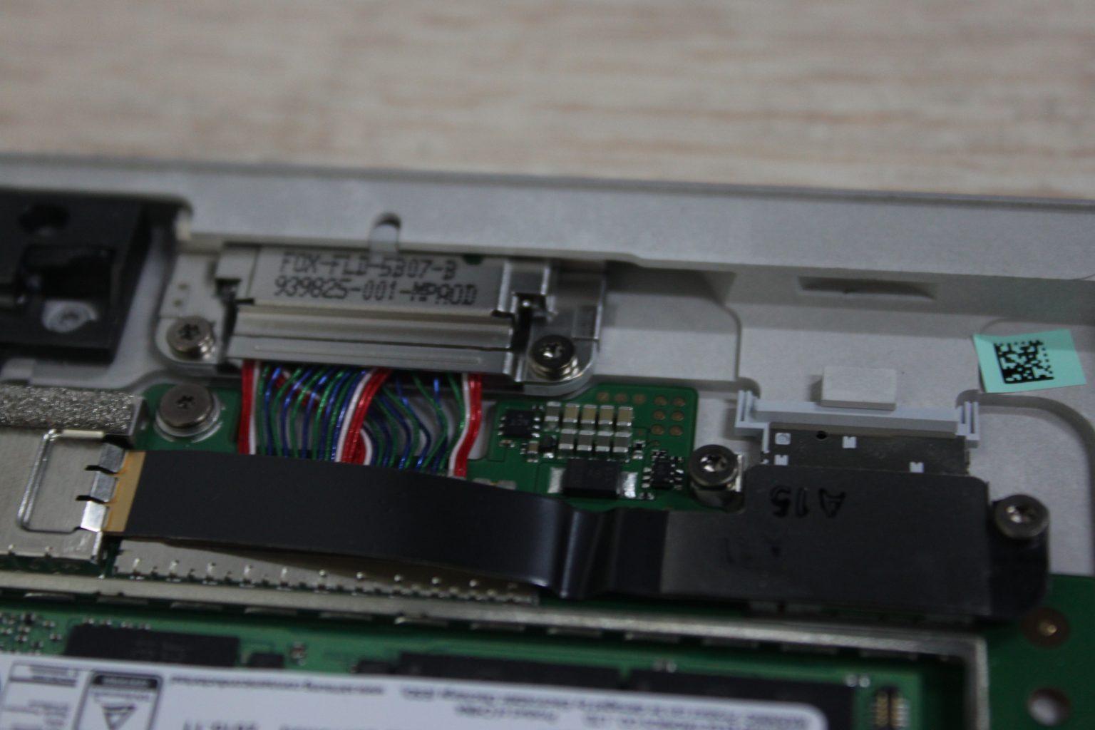 Surface Pro 4拆解&换硬盘 | Augix