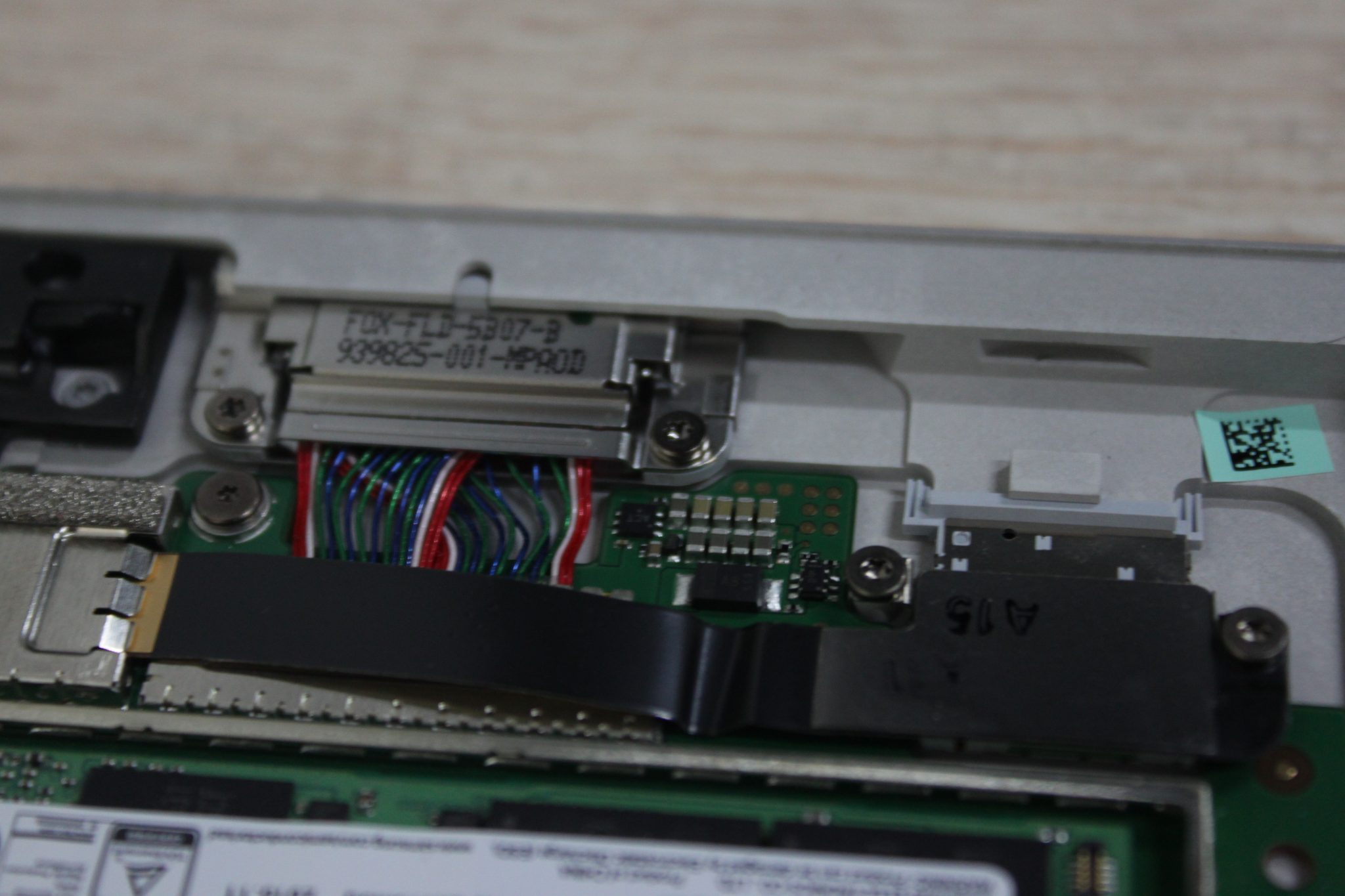 Surface Pro 4拆解&换硬盘 | Augix